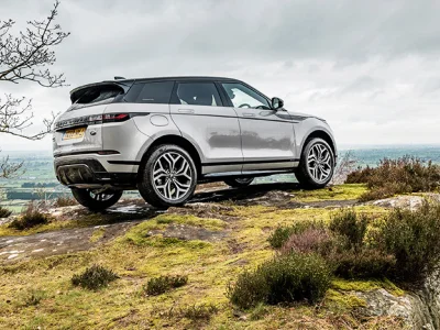Compare Range Rover Evoque vs Volvo XC40 | Carparison