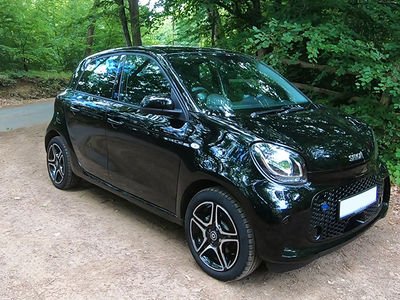 Drive with us: Test driving the all-electric smart EQ forfour | Carparison