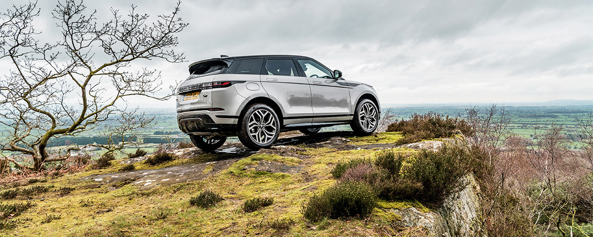 Compare Range Rover Evoque vs Volvo XC40 | Carparison